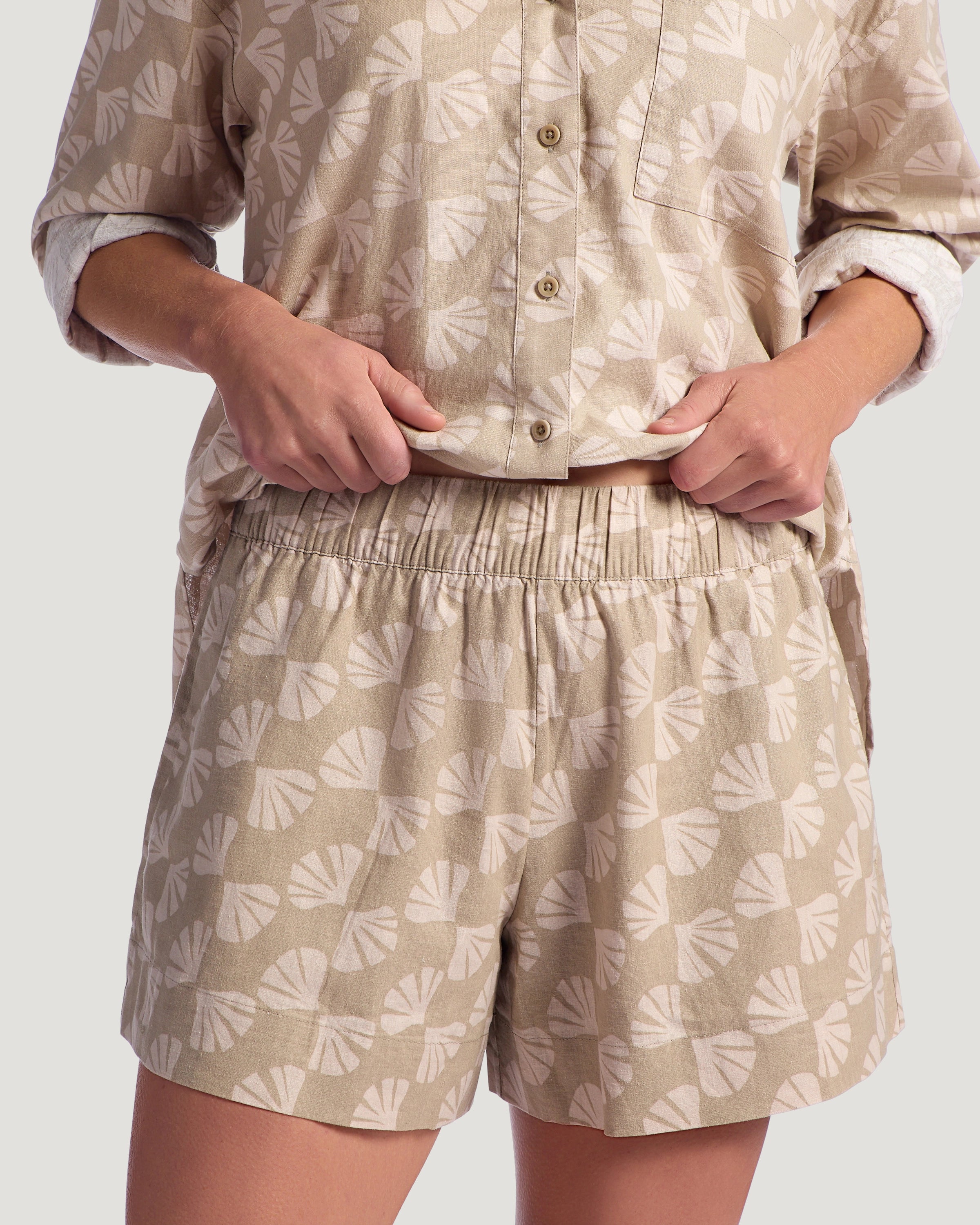 Women's Sullivan's Short - Sea Scallop Print Desert Tan – Free Fly Apparel